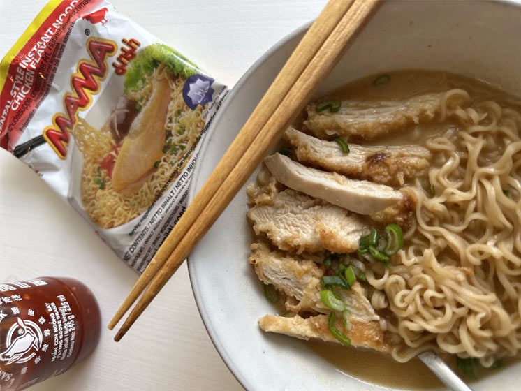 Køb Mama Instant Nudler Kylling 1 kasse (30 stk.) → Gratis fragt og ...