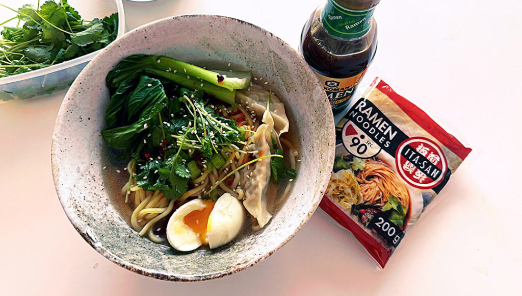 Nem ramen opskrift med Kikkoman Ramen Soup Base på 10 min.